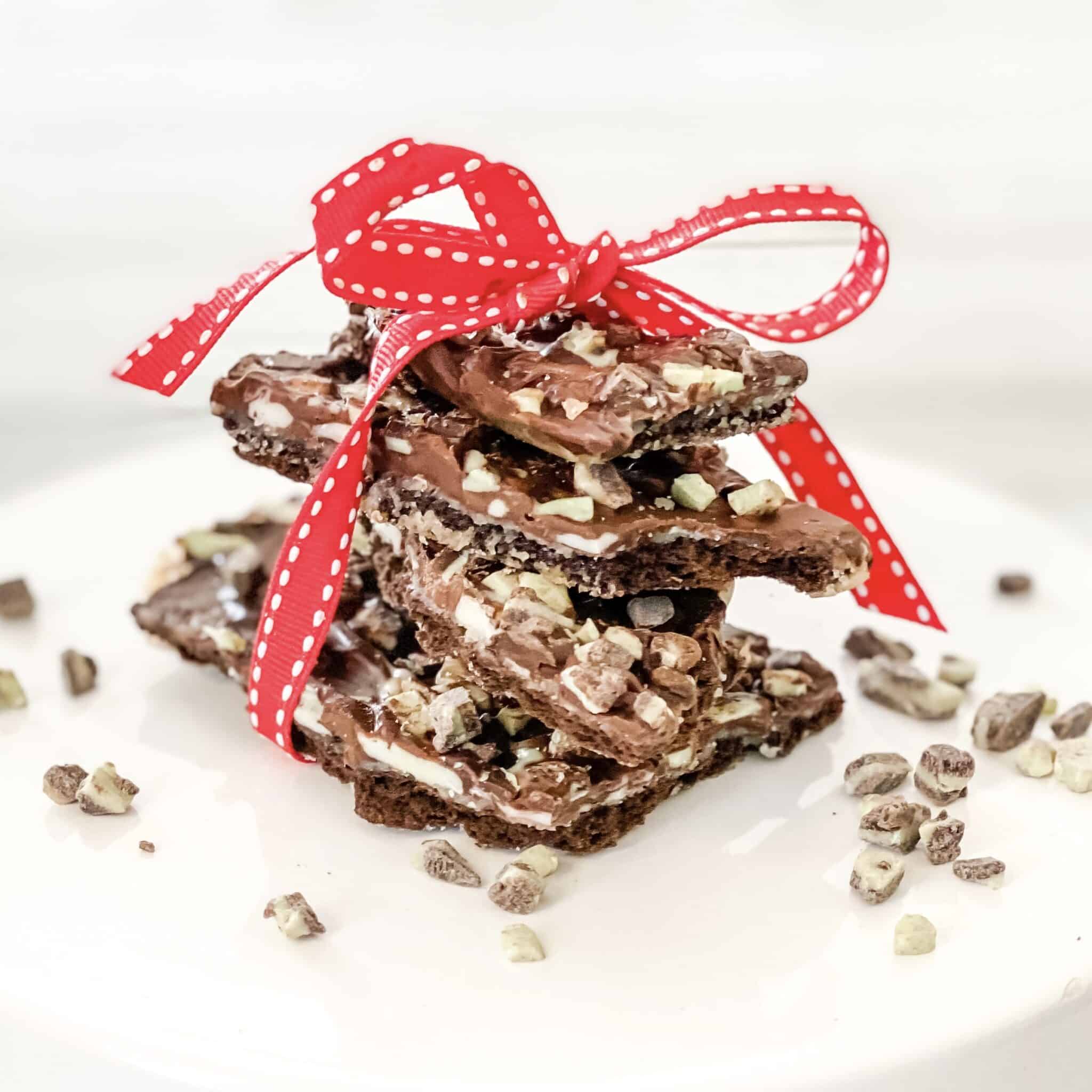 The Perfect Mint Chocolate Bark Recipe: Simple and Delicious - Cottage ...