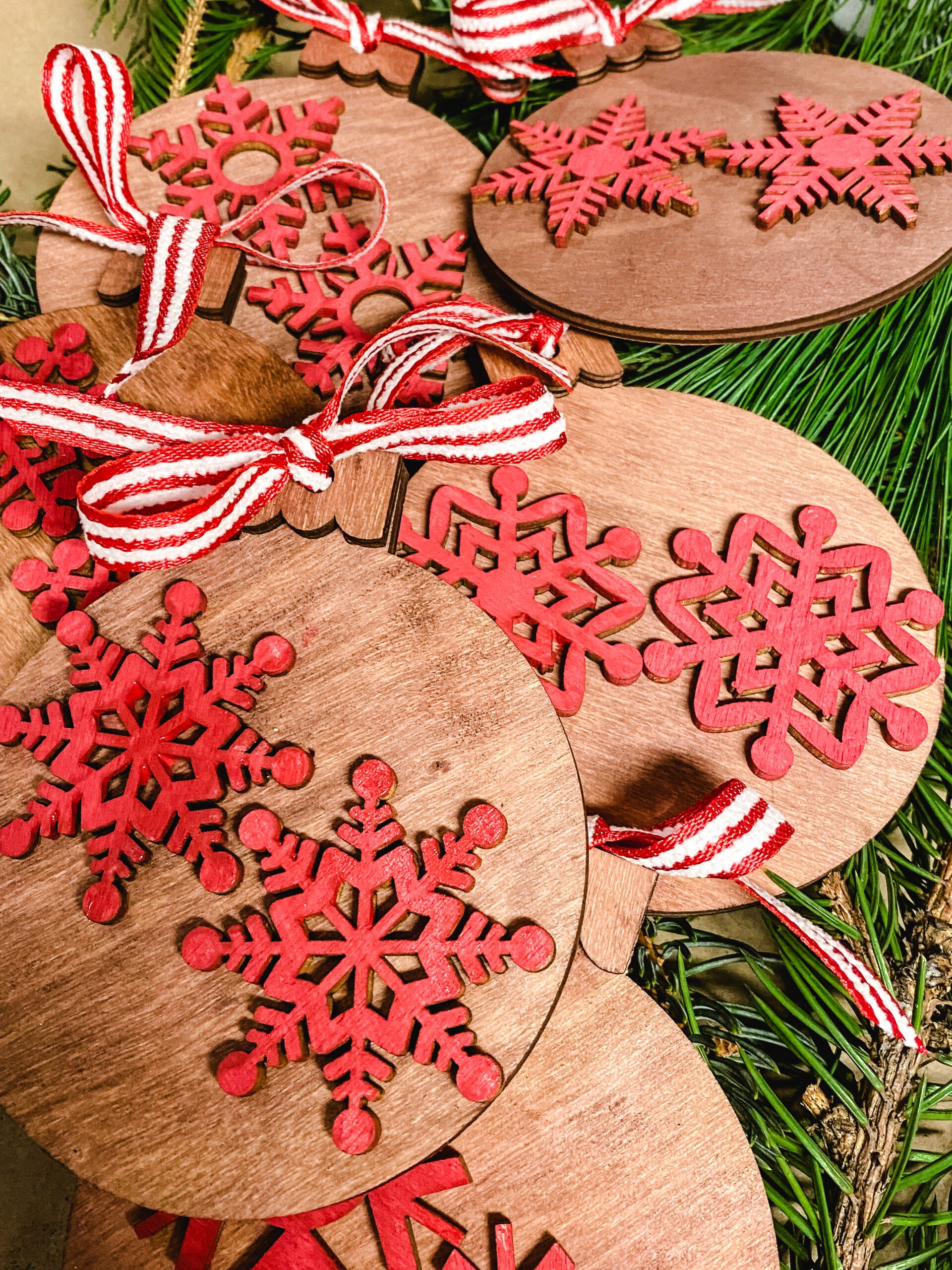 22 Creative and Easy-to-Make DIY Christmas Ornaments - Cottage On ...