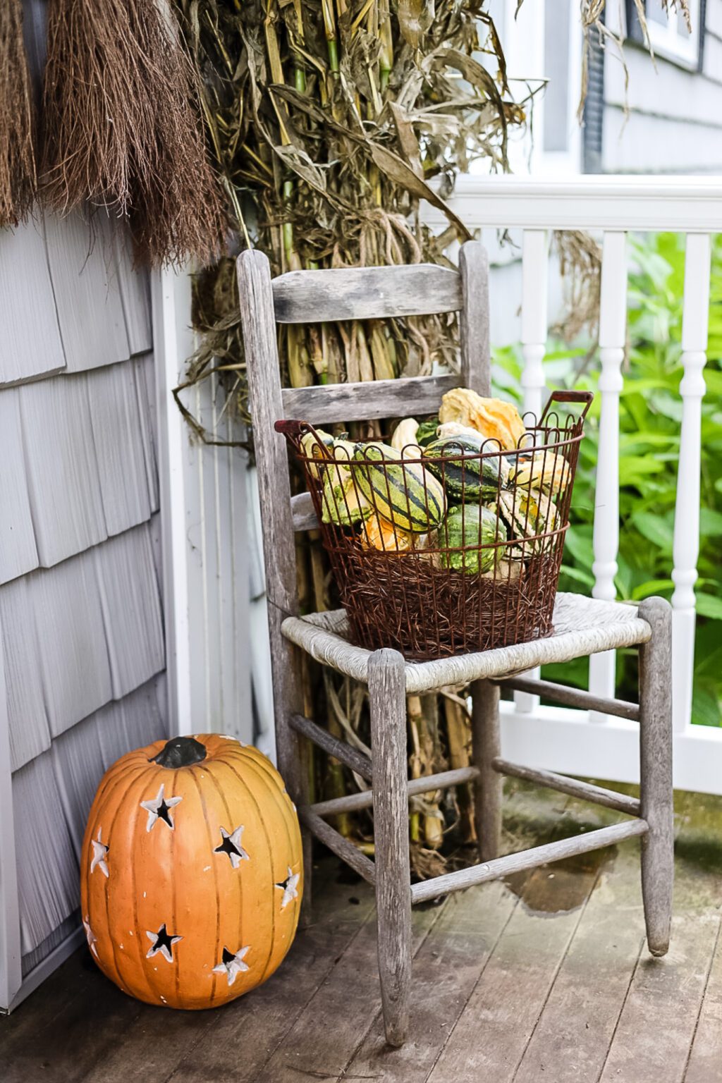 Small Front Porch Fall Decor: Charming Ideas for Autumn - Cottage On ...