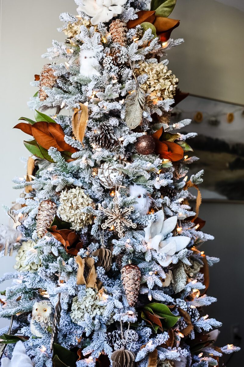 Decorating a Flocked Christmas Tree: A Guide to Natural and Gold ...