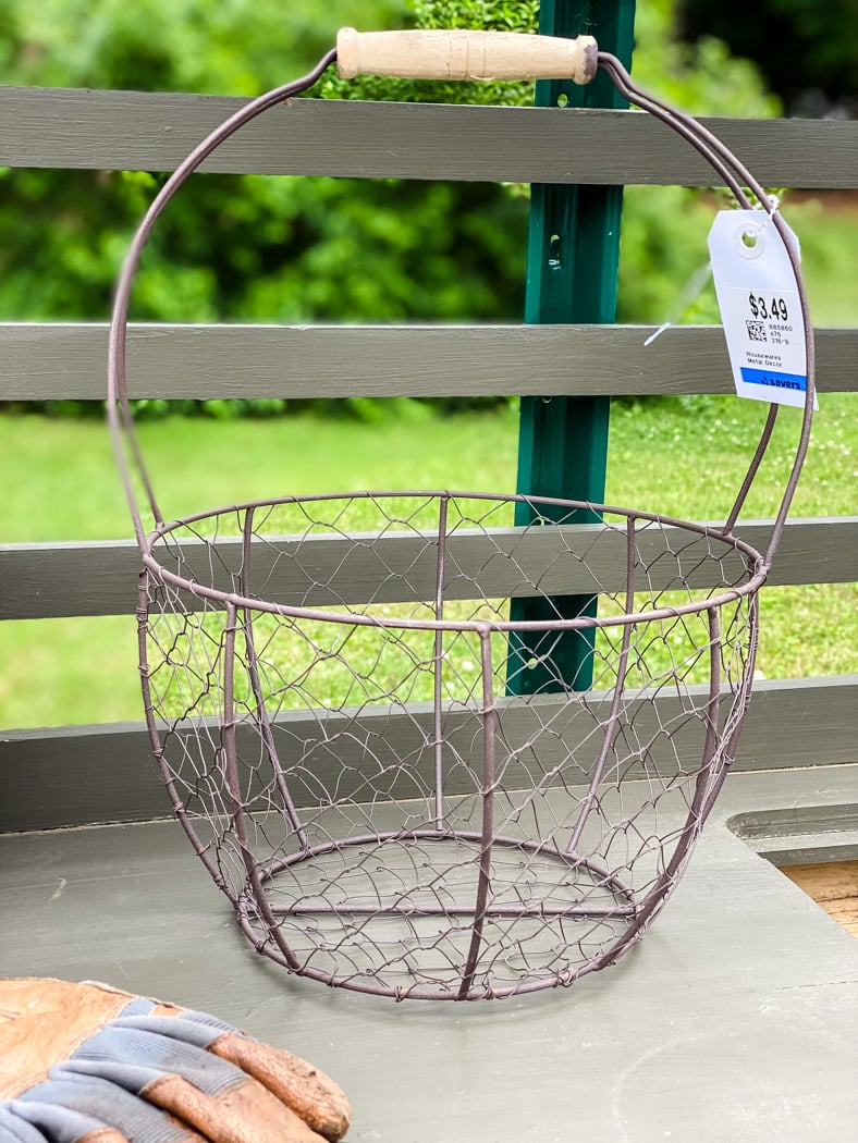 DIY Cottage Garden Magic: Budget-Friendly Secondhand Garden Ideas ...