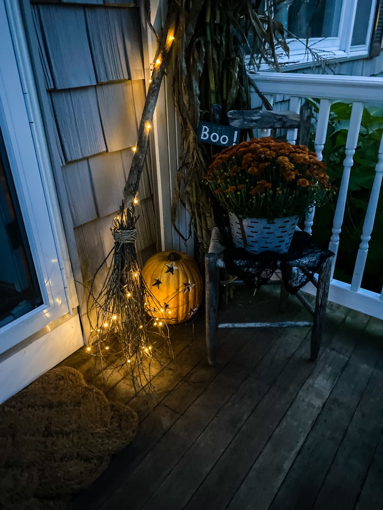 DIY Witch Broom: A Spooky Addition to Your Halloween Porch - Cottage On ...