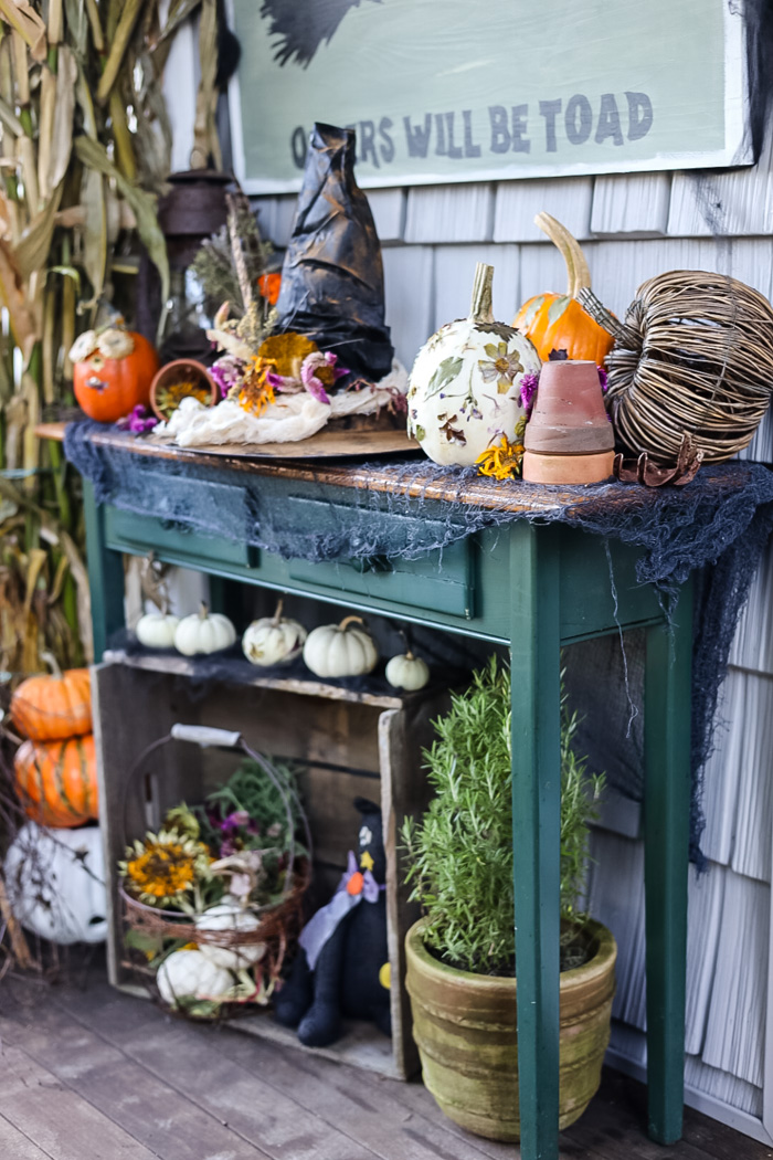 Garden Witch Porch Decor: A Bewitchingly Beautiful Halloween Look ...
