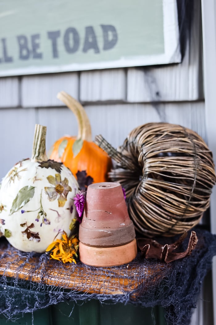 Garden Witch Porch Decor: A Bewitchingly Beautiful Halloween Look ...