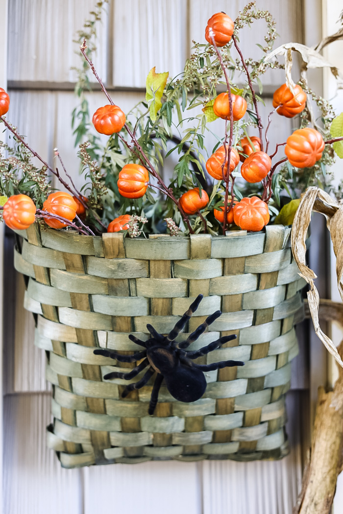 Garden Witch Porch Decor: A Bewitchingly Beautiful Halloween Look ...