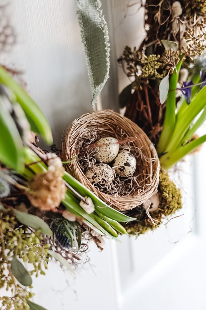 How to Make a Live Spring Wreath with Bulbs - Cottage On Bunker Hill