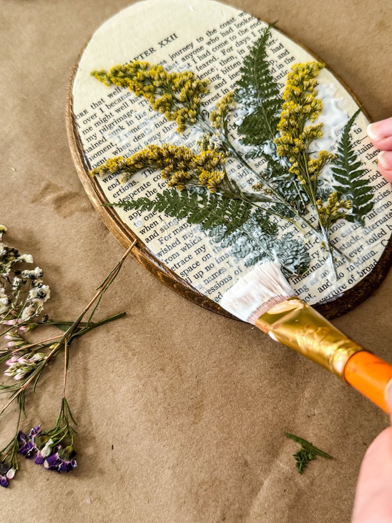 Vintage Vibes: Crafting Decoupage Plaques with Pressed Flowers ...