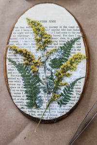 Vintage Vibes: Crafting Decoupage Plaques with Pressed Flowers ...