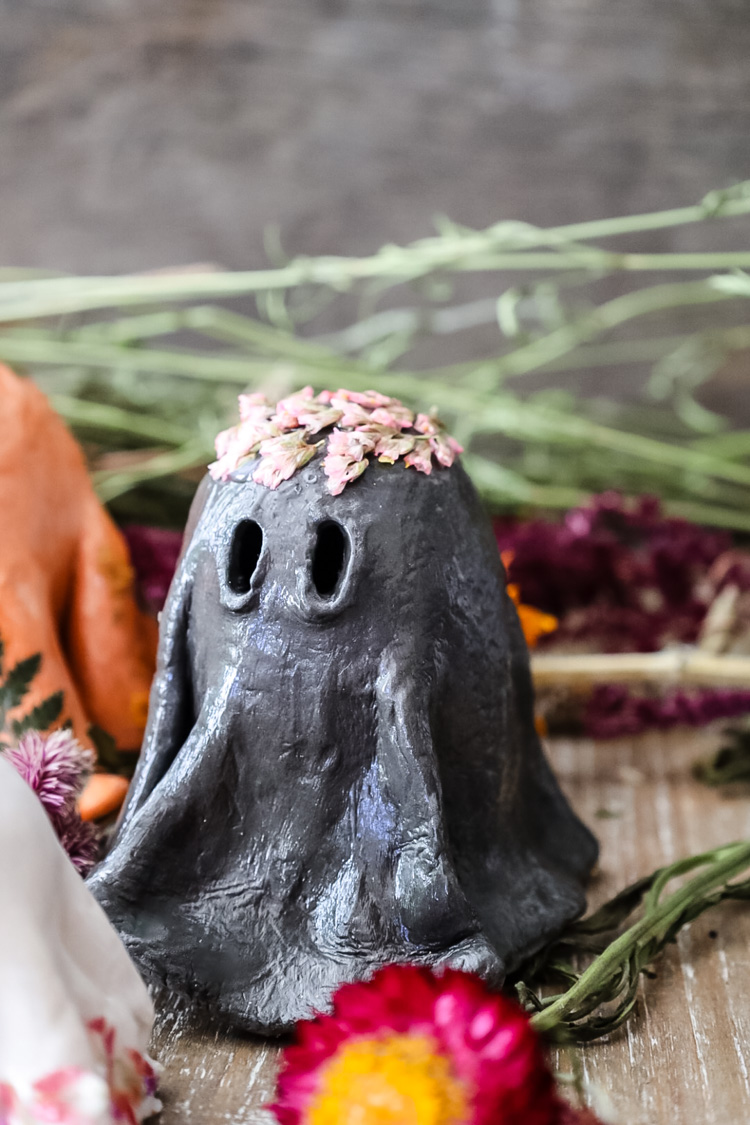 Clay Ghosts: A Charming Dried Flower DIY for Fall - Cottage On Bunker Hill